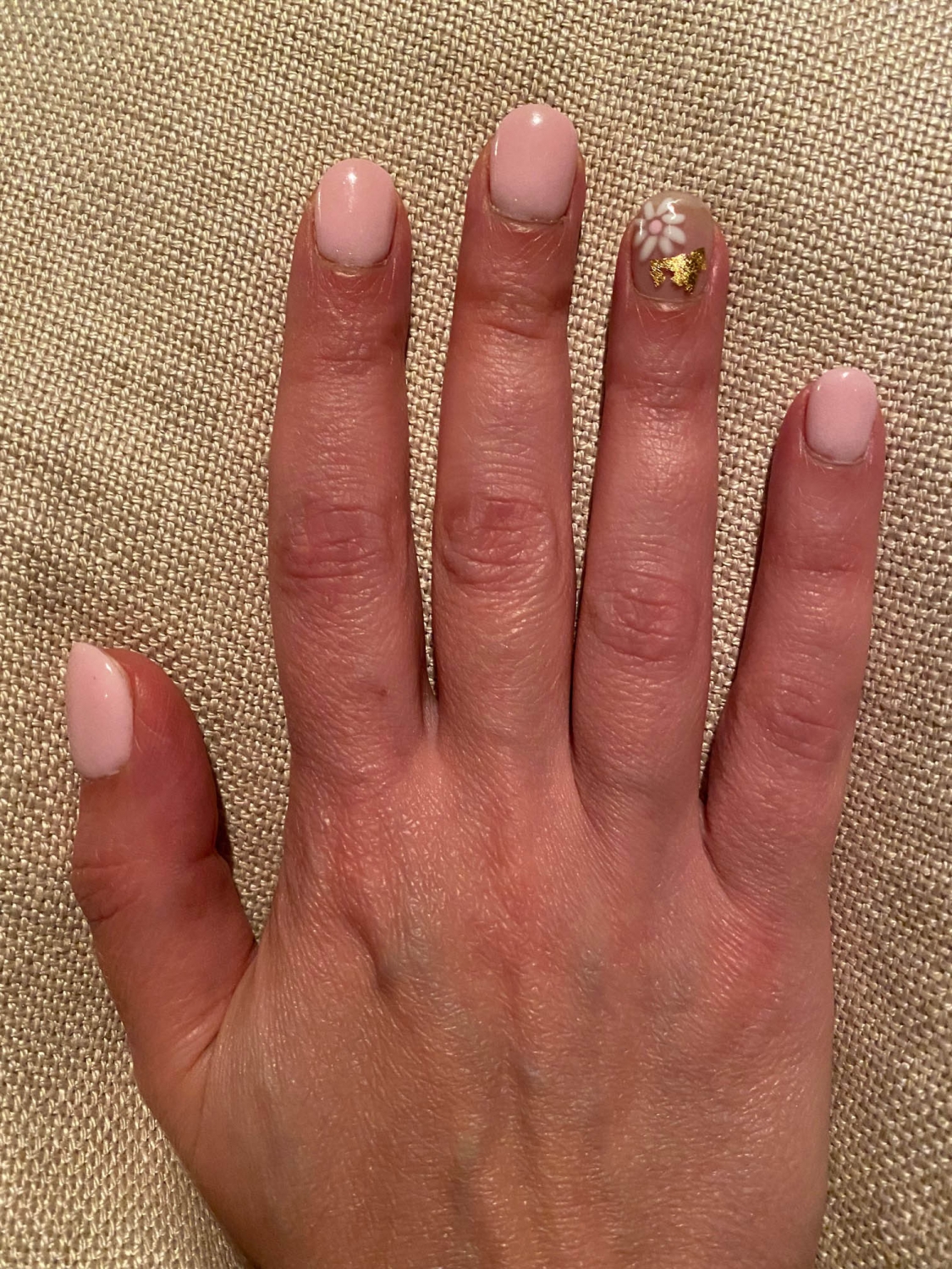 Light Pink Nails Ring Finger Design With Flowers And Gold Foil Flake ...